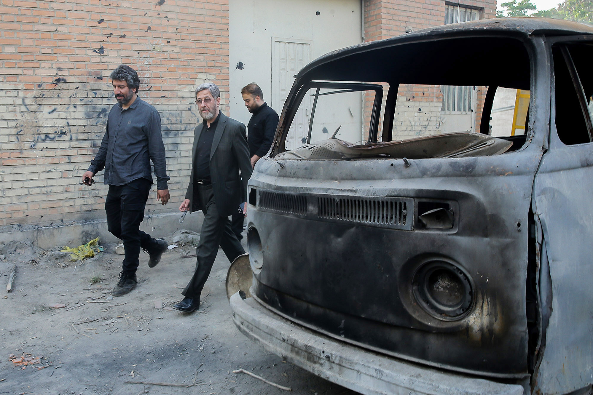 بازدید دکتر شاه آبادی از پشت صحنه نجلا 2 - خبرگزاری آنا